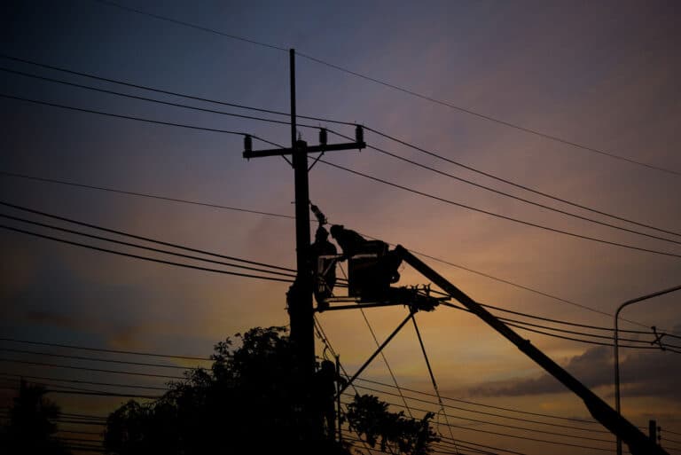 What to Do When the Power Goes Out (10 Things to Prepare)